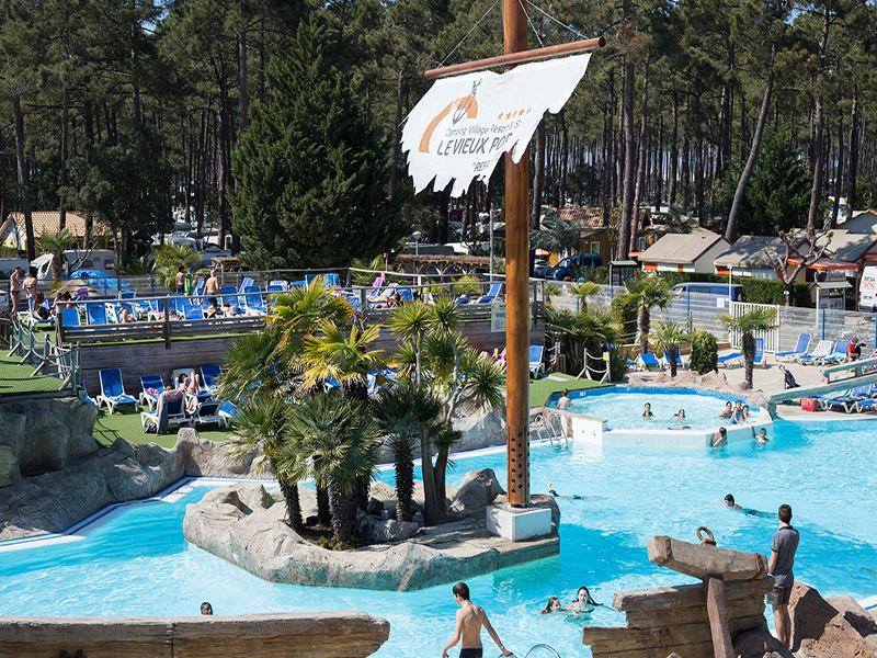 Camping Le Vieux Port: 7 piscinas, confort extraordinario en la costa ...